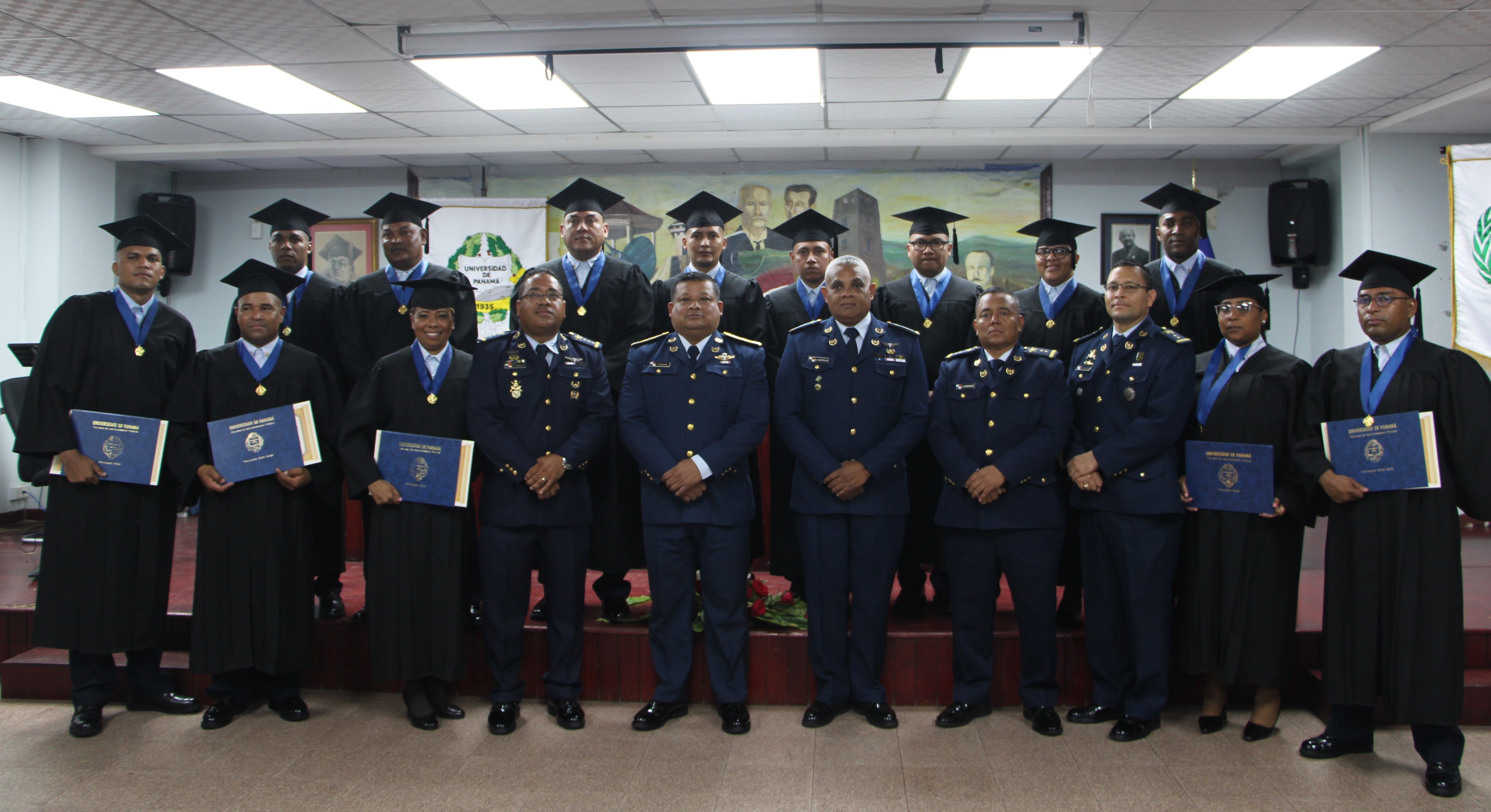 Universidad de Panamá gradúa la primera promoción del Servicio Nacional ...