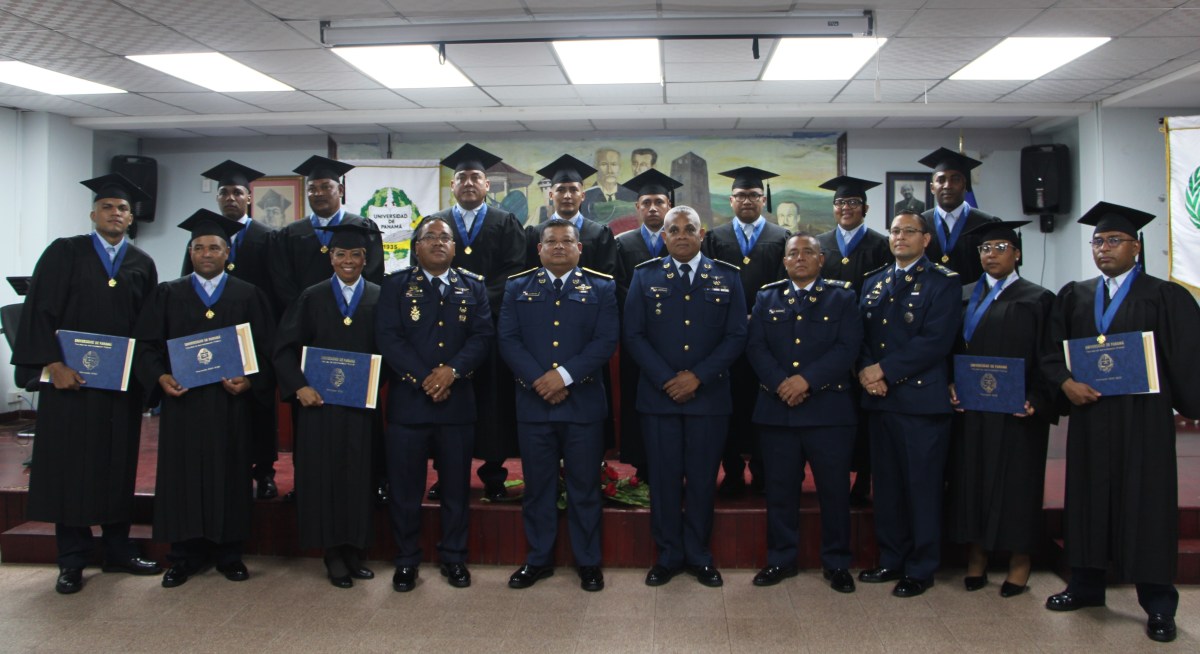 Universidad de Panamá gradúa la primera promoción del Servicio Nacional ...