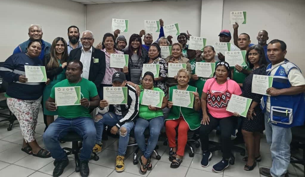 CRUSAM capacita a recicladores para impulsar la sostenibilidad ...