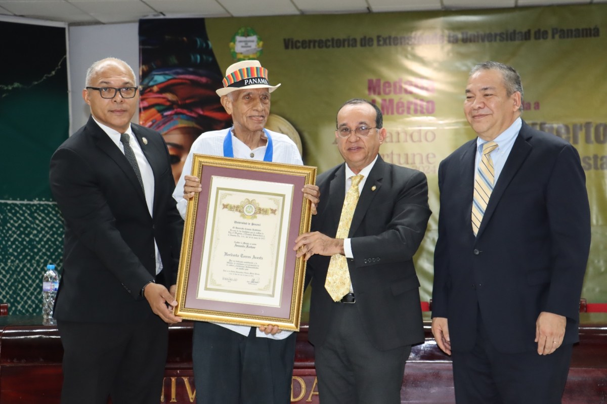 Universidad de Panamá entrega medalla al mérito Armando Fortune al ...